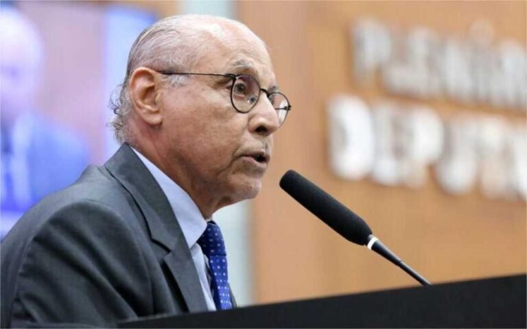 Júlio Campos – Biografia não autorizada – AeF News – De mãos dadas com ...